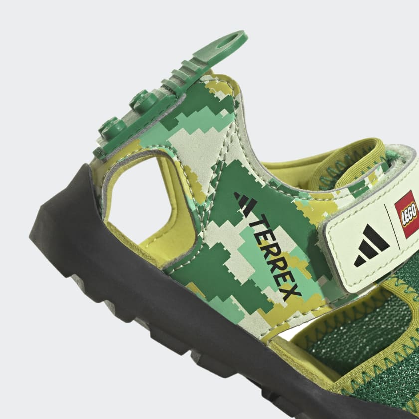 Для детей :: Обувь :: Зеленые сандалии Terrex x LEGO® Captain Toey