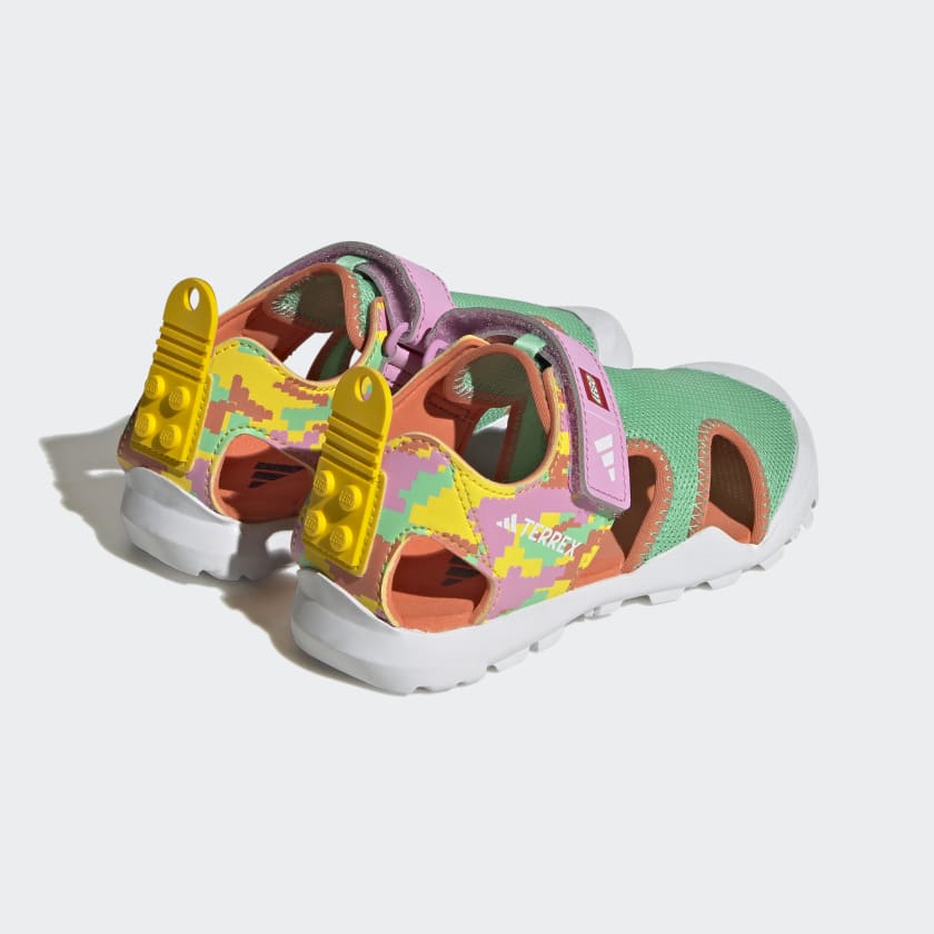 Для детей :: Обувь :: Зеленые сандалии Terrex x LEGO® Captain Toey
