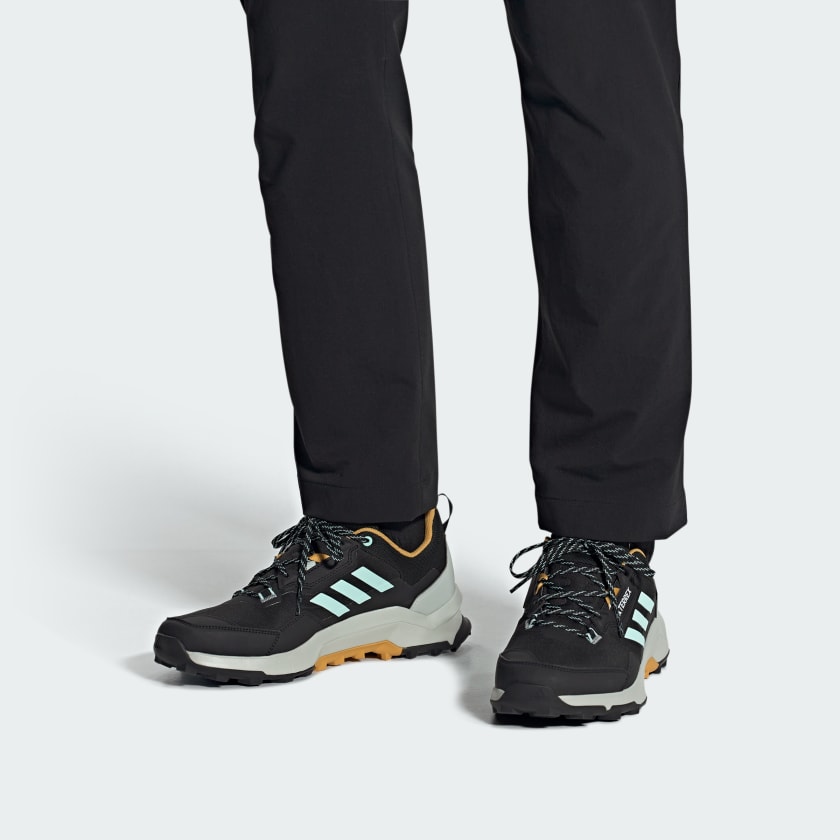 Для мужчин :: Обувь :: Походные ботинки Terrex AX4 GORE-TEX, черные